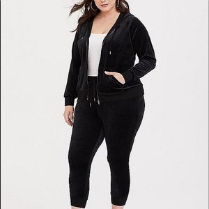 torrid | Pants & Jumpsuits | Nwt Torrid Black Velour Jogger Suit Zip ...